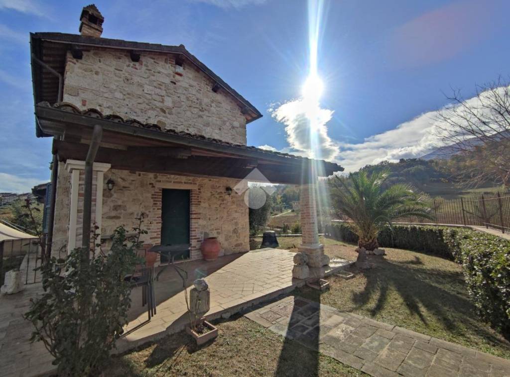 Villa in vendita ad Ascoli Piceno fraz. Cavignano, 199