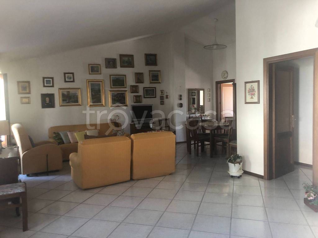 Appartamento in in vendita da privato a Ortueri corso Umberto, 147