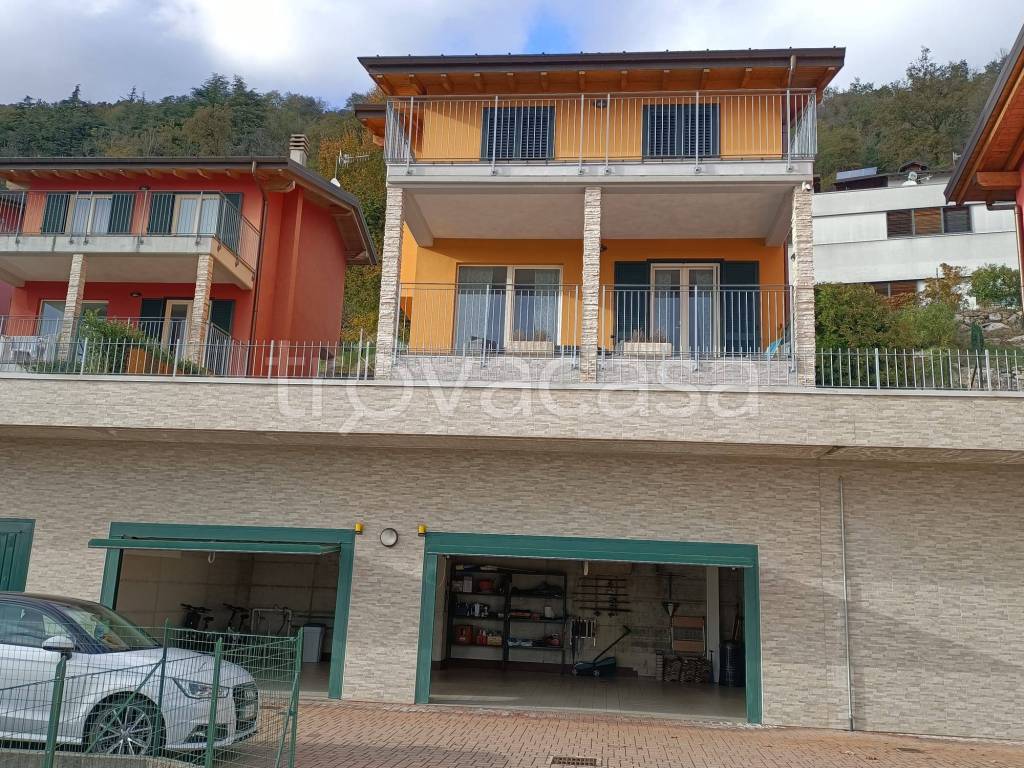 Villa in vendita ad Arcisate via Libertà, 4