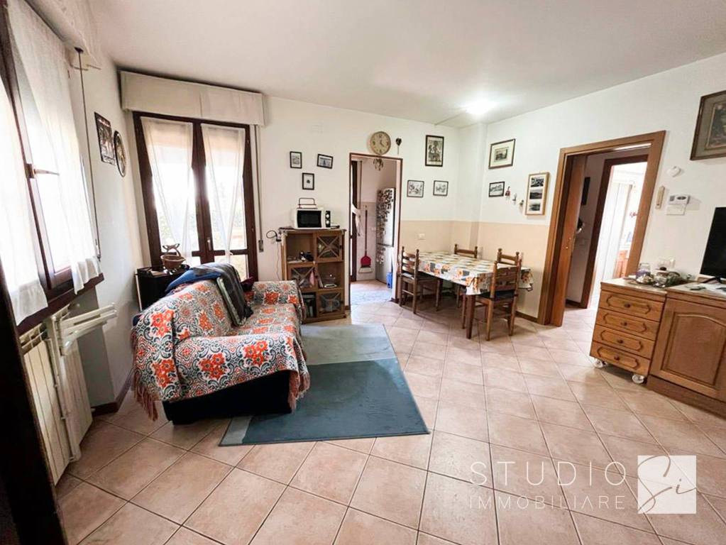 Appartamento in vendita ad Agliana via Ugo Foscolo