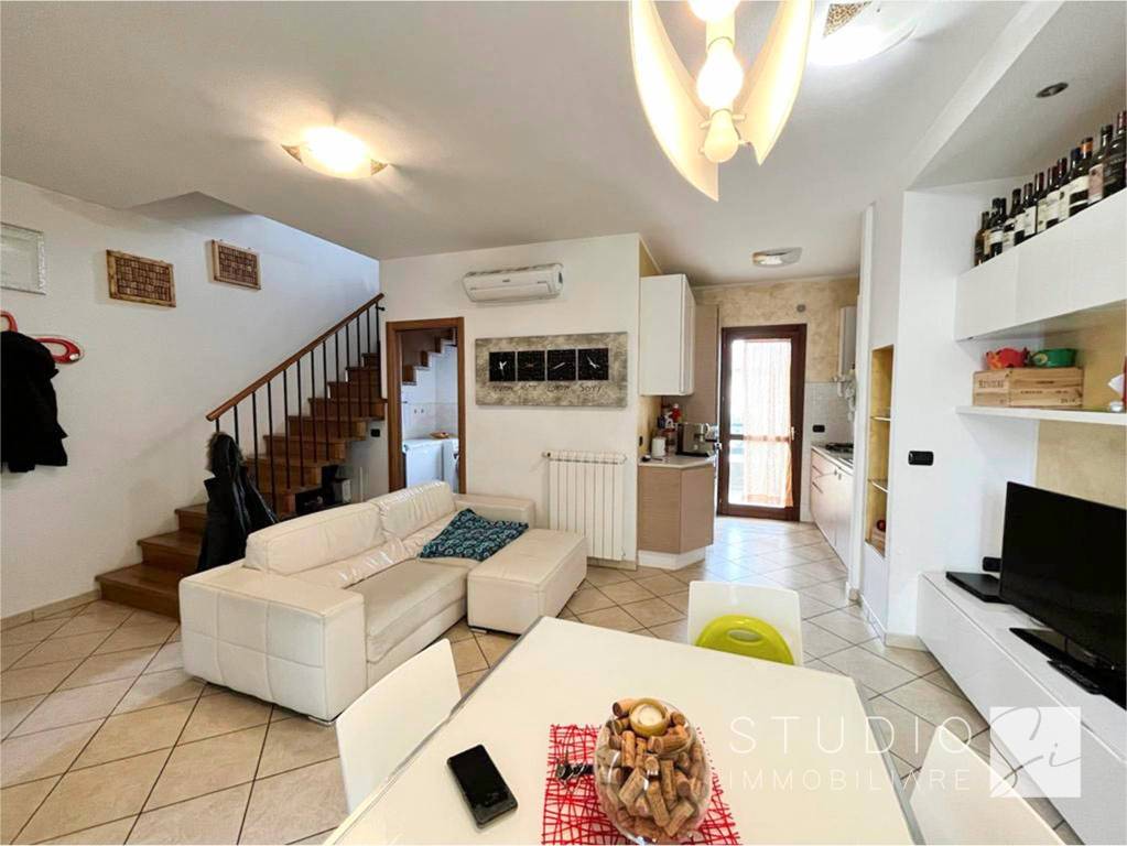 Appartamento in vendita ad Agliana via Lungo Calice