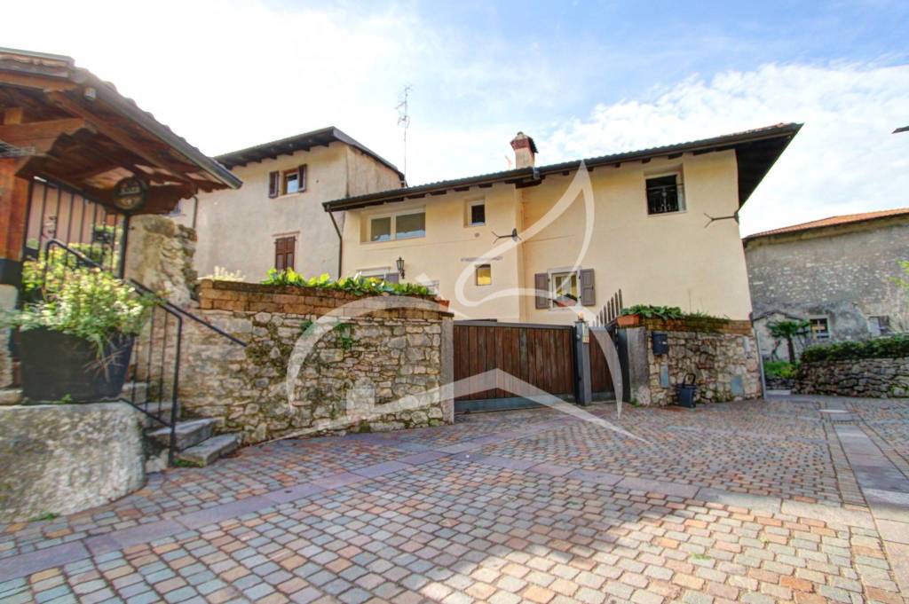 Casa Indipendente in vendita ad Arco via Monte Grappa, 12