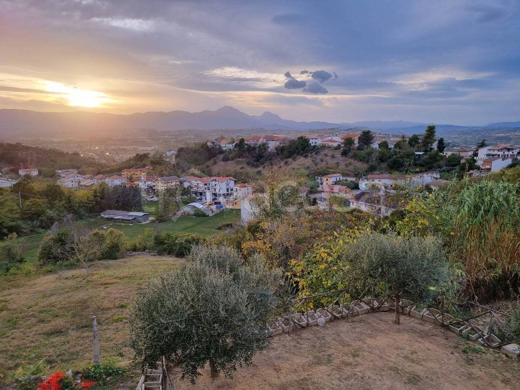 Casa Indipendente in vendita a Cappelle sul Tavo piazza della Chiesa