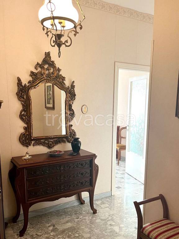 Appartamento in in vendita da privato a Pomezia via Camillo Benso di Cavour, 30a