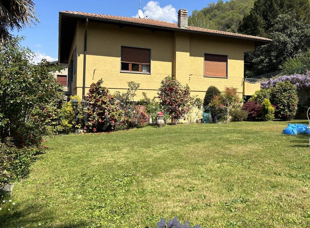 Villa Bifamiliare in vendita ad Arcisate via 24 Maggio