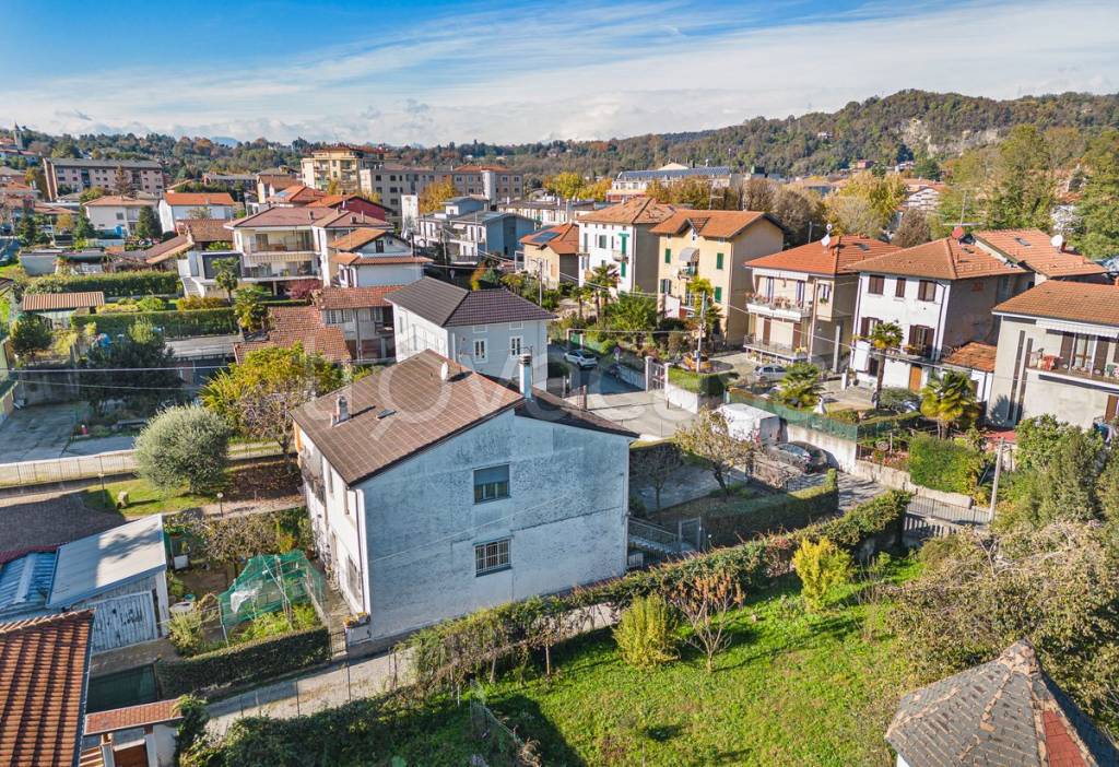 Appartamento in vendita ad Arona via Mottarone, 55
