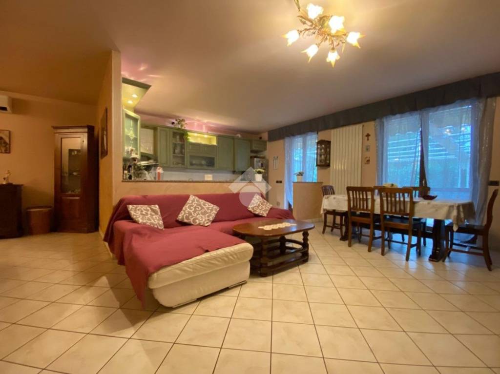 Villa Bifamiliare in vendita ad Agnadello via Donatori Volontari, 34