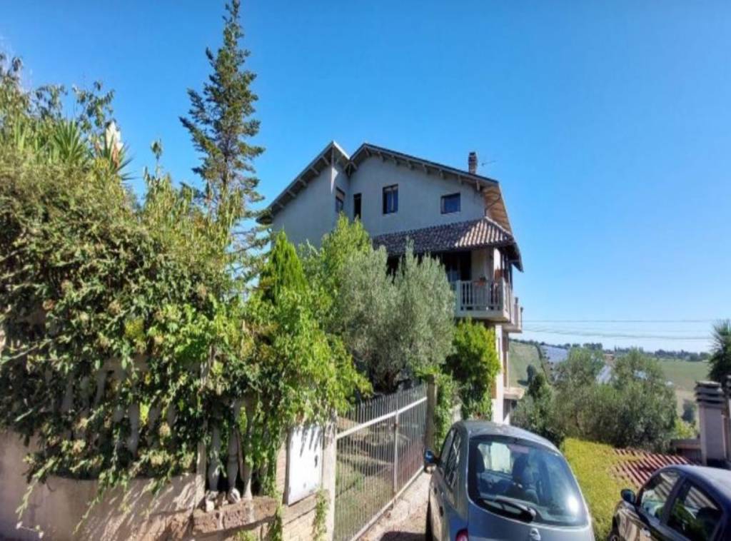 Appartamento all'asta a Bellante villa Ardente