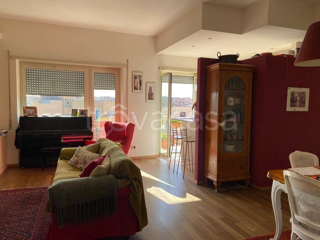 Appartamento in in vendita da privato a Roma via Trebio Littore, 16