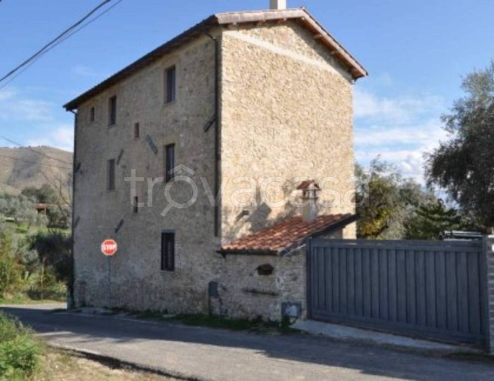 Casa Indipendente all'asta a Fara in Sabina via Colle della Noce