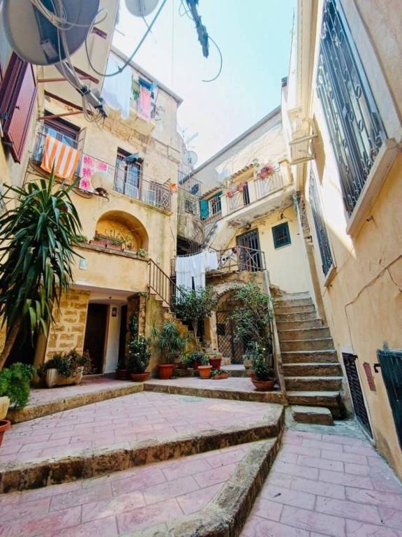 Villa in vendita a Crotone via Giuseppe Suriano s.n.c
