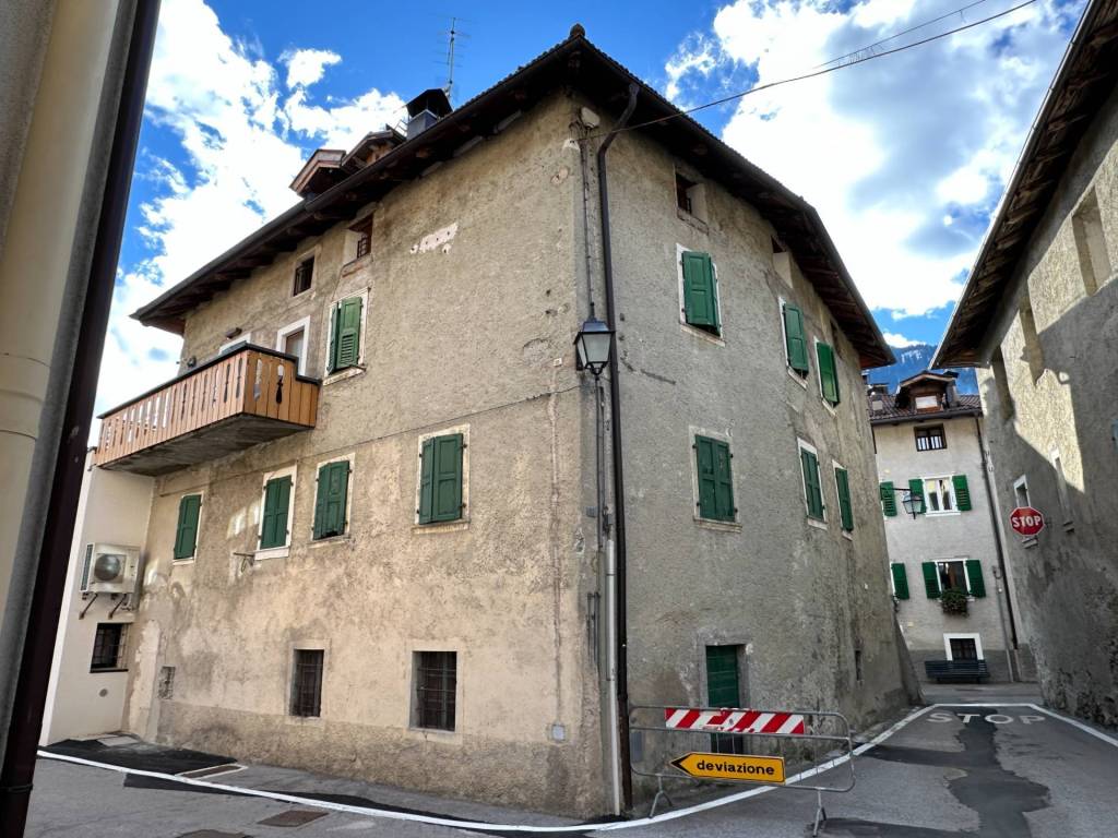 Appartamento in vendita a Carisolo piazza II Maggio