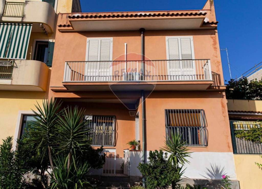 Casa Indipendente in vendita ad Avola piazza San Sebastiano, 4