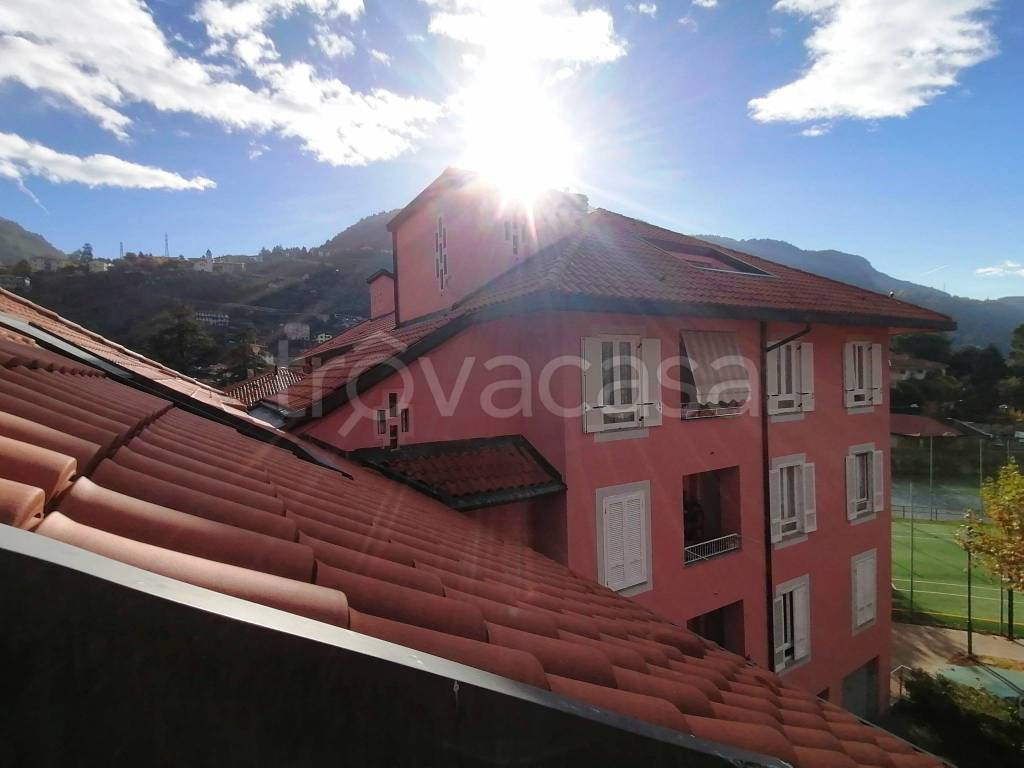 Mansarda in vendita a Bellano piazza Giuseppe Verdi, 6