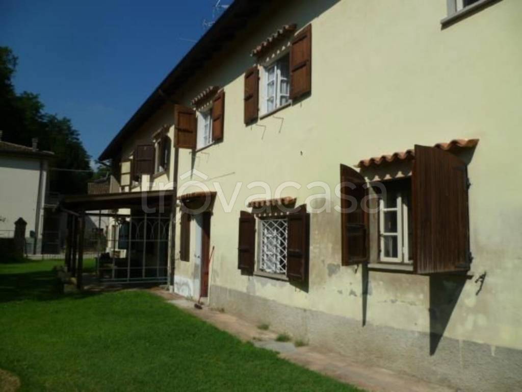 Cascina in vendita a Borgonovo Val Tidone