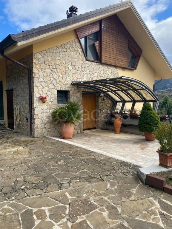 Villa in vendita a Pignola contrada Molino di Campo