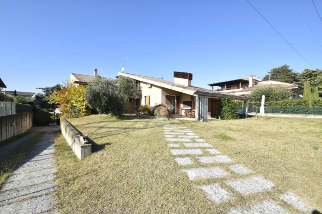 Villa in vendita a Bussolengo str. Del Cristo, 3