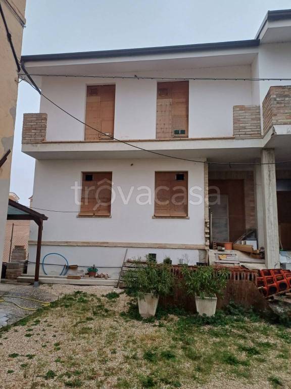 Villa a Schiera in in vendita da privato a Francavilla d'Ete via San Carlo, 34