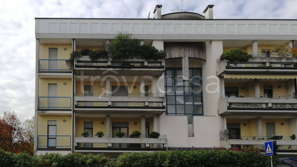 Appartamento in in vendita da privato a Vicenza viale Divisione Julia