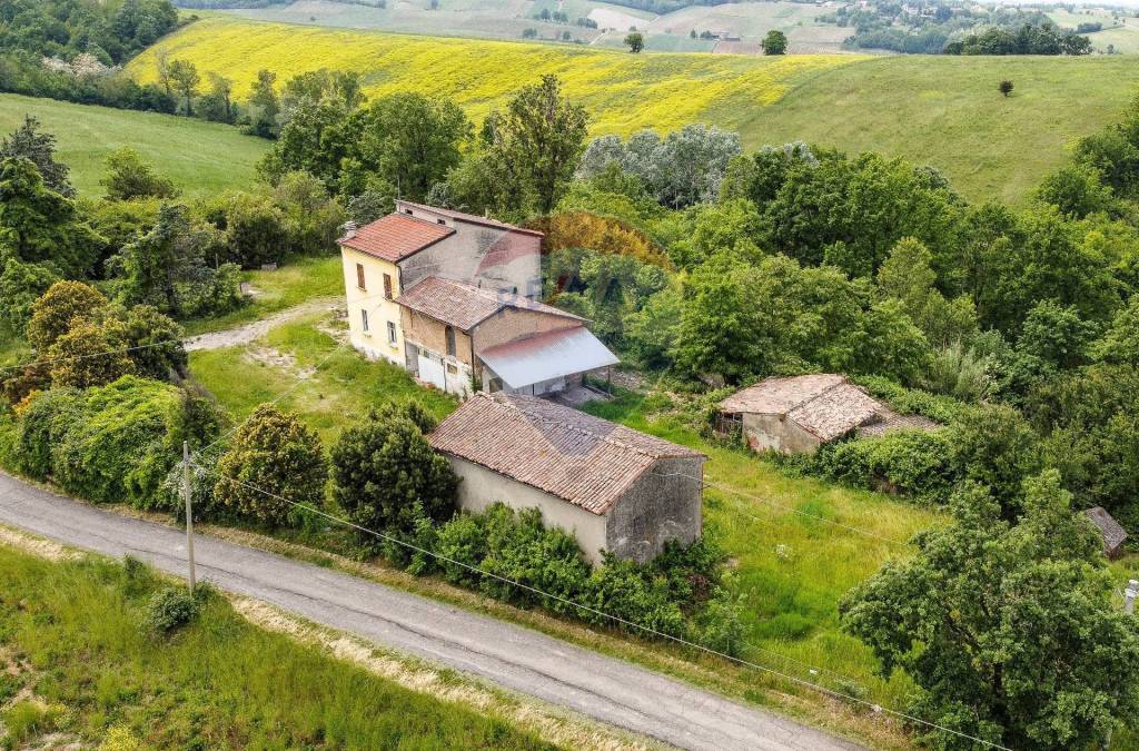 Casa Indipendente in vendita ad Alseno strada marabotto, 1942