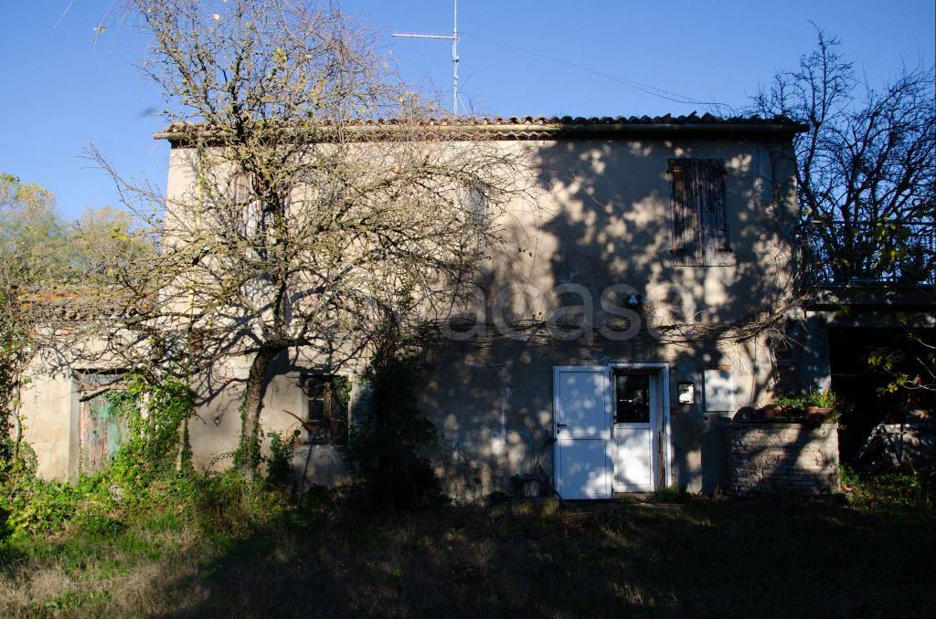 Colonica in in vendita da privato a Coriano via Marano, 126