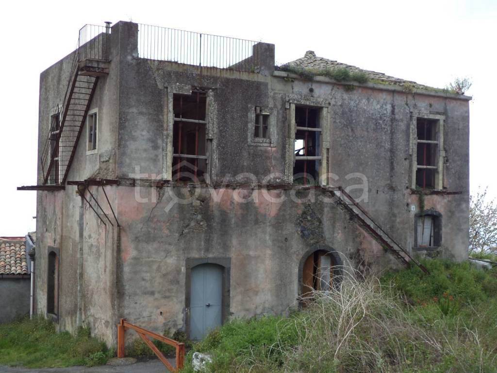 Casale in in vendita da privato a Zafferana Etnea via Petrulli
