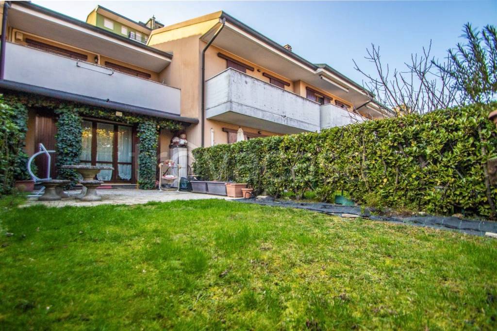 Villa a Schiera in in vendita da privato a Garbagnate Milanese viale Carlo Forlanini, 25