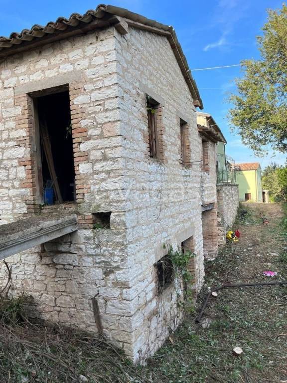 Casale in in vendita da privato a Serrapetrona via Villa d'Aria, snc