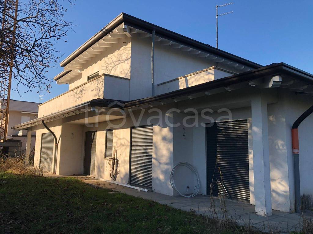 Villa in in vendita da privato a Bregnano via della Resistenza
