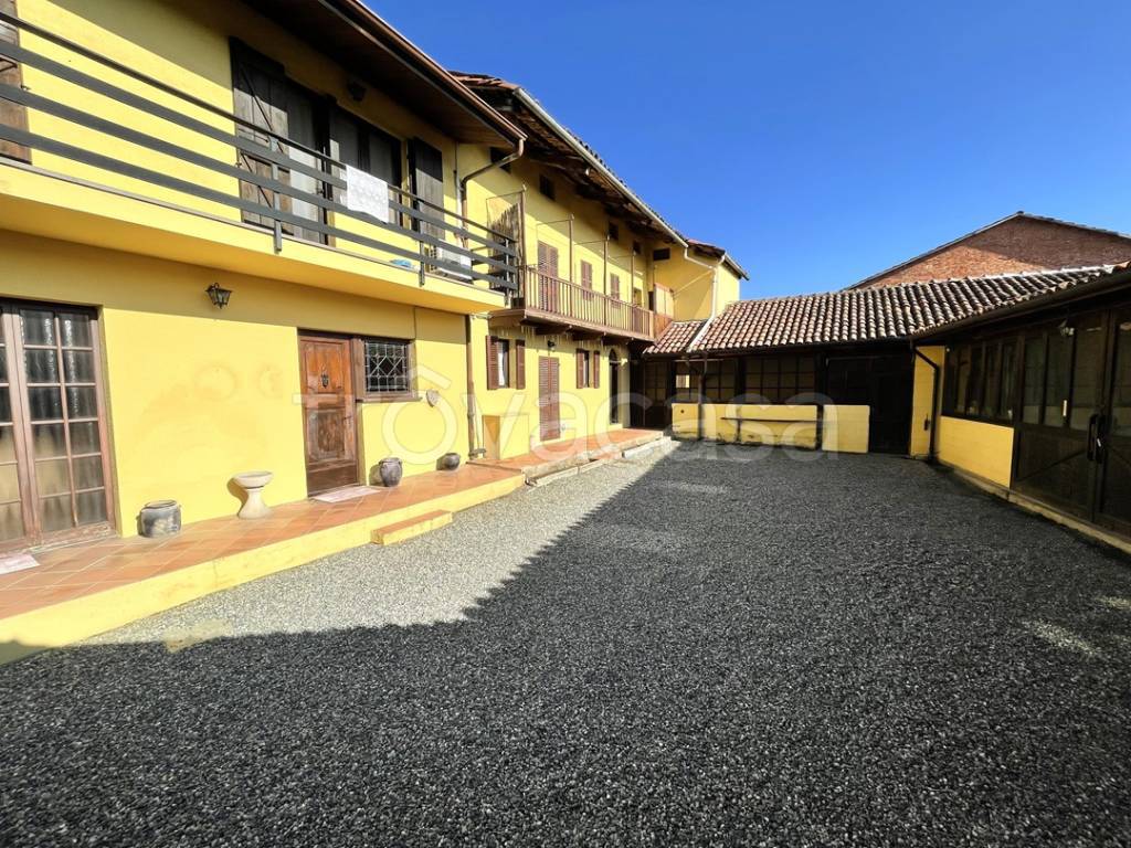 Cascina in vendita a Benna via Roma, 5