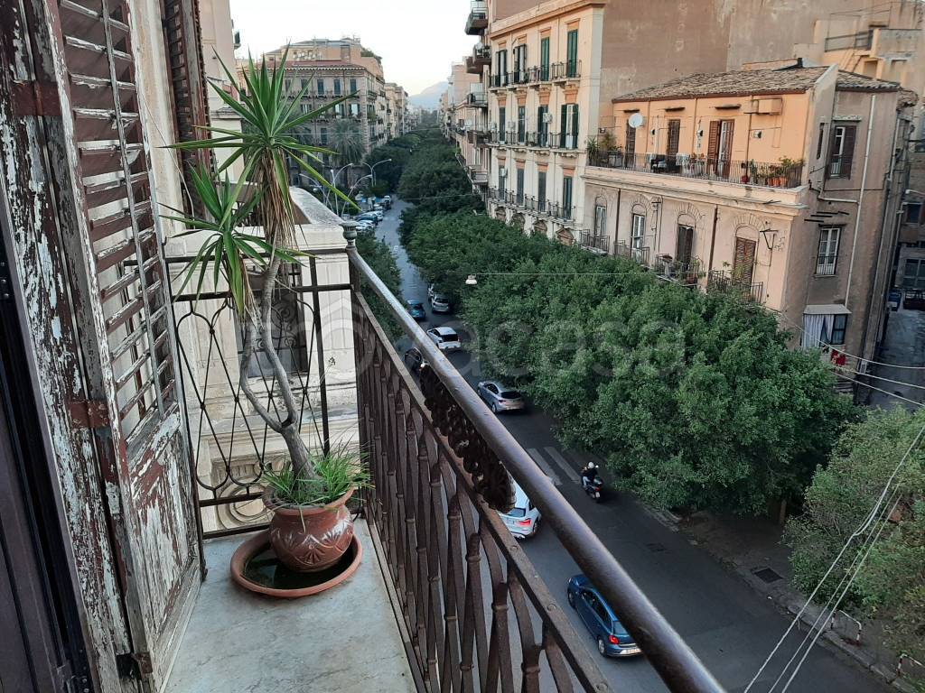 Attico in in vendita da privato a Palermo piazza San Francesco di Paola