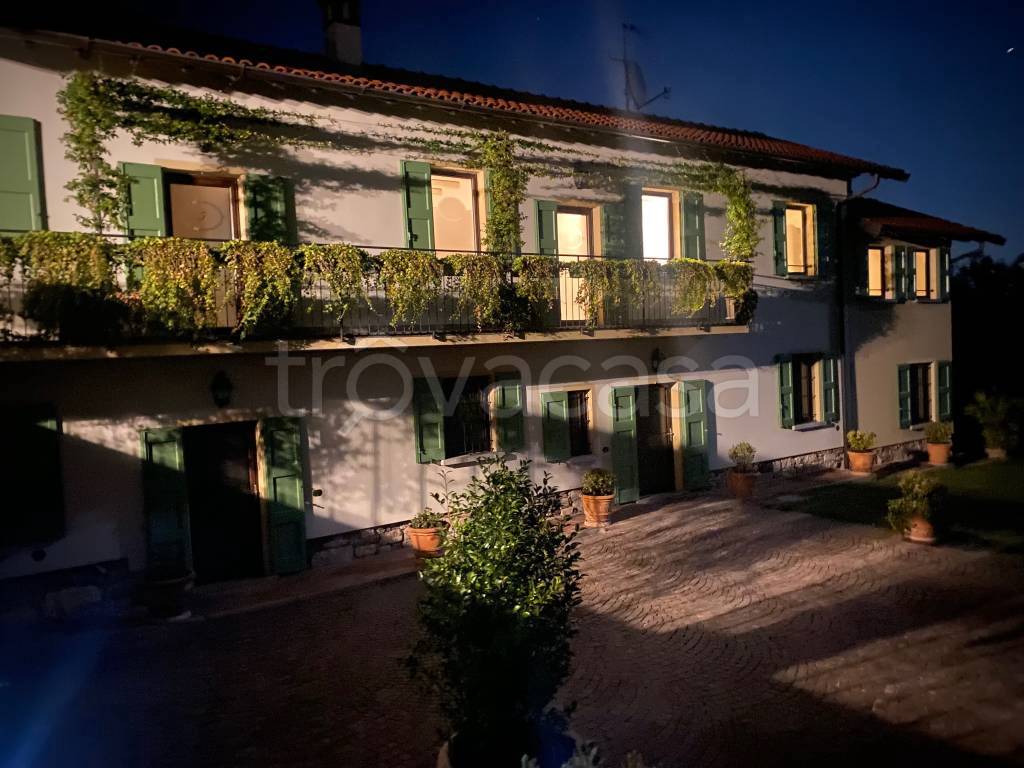 Casale in in vendita da privato ad Albese con Cassano via Raffaello Sanzio, 25