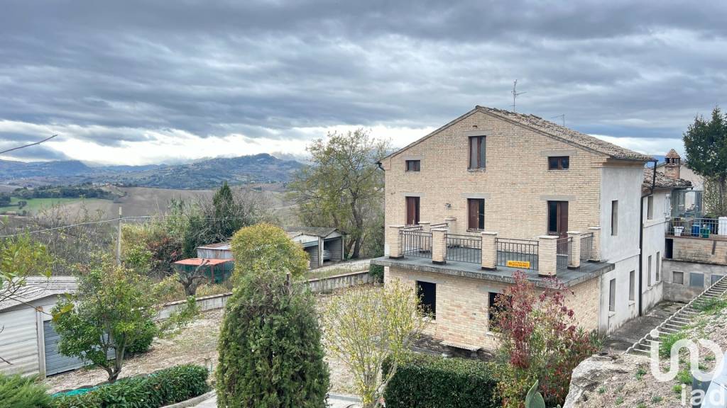 Casa Indipendente in vendita a Falerone via vincenzo bellini