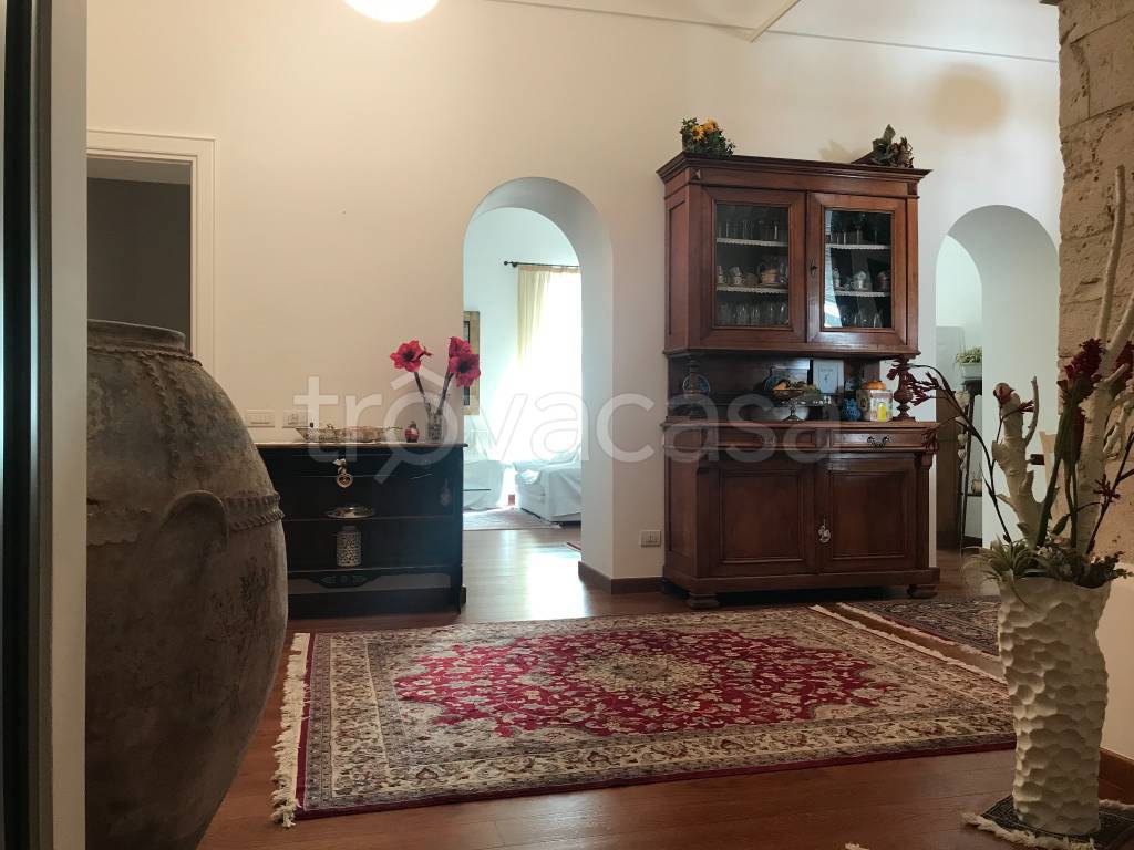 Intero Stabile in vendita ad Acquaviva delle Fonti via Ferrante