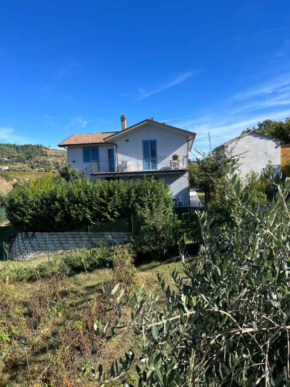 Villa in vendita ad Acquaviva Picena contrada Sant'Angelo