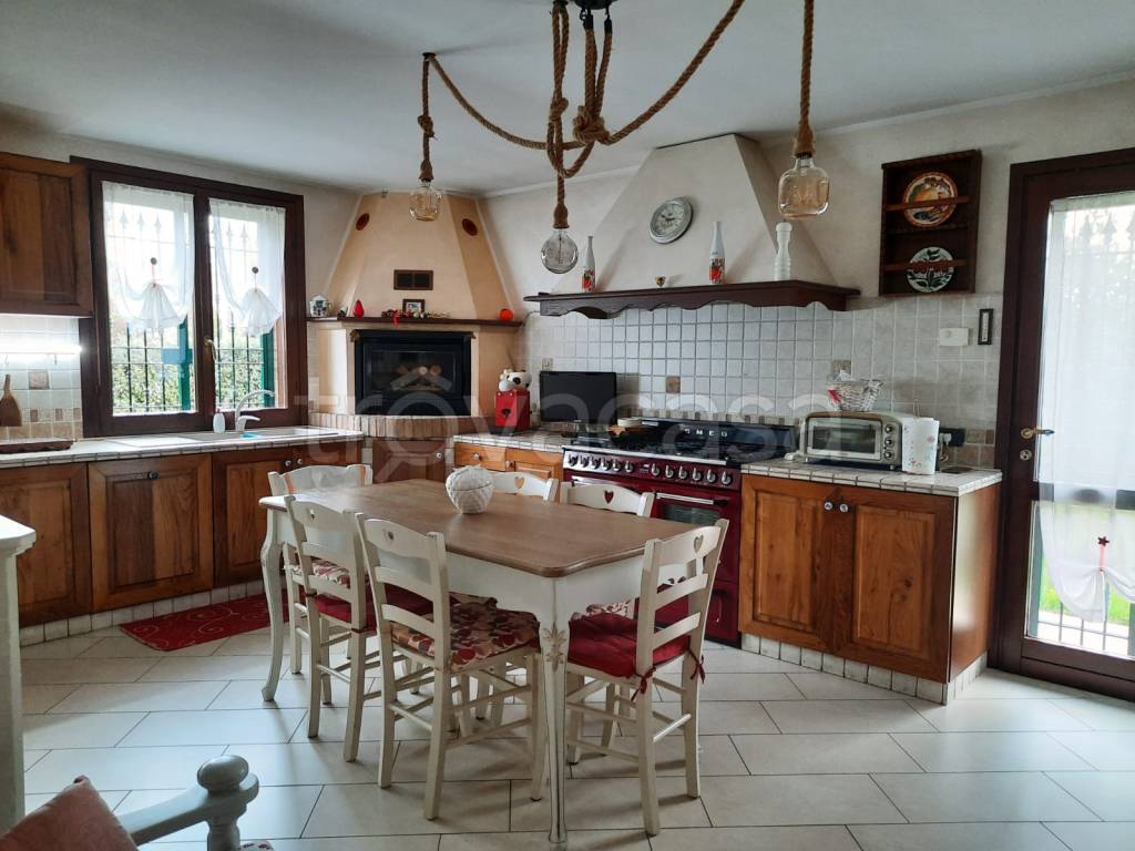 Villa a Schiera in vendita a Cadelbosco di Sopra