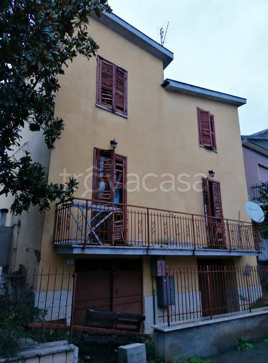 Appartamento all'asta a Fara in Sabina via delle cimette