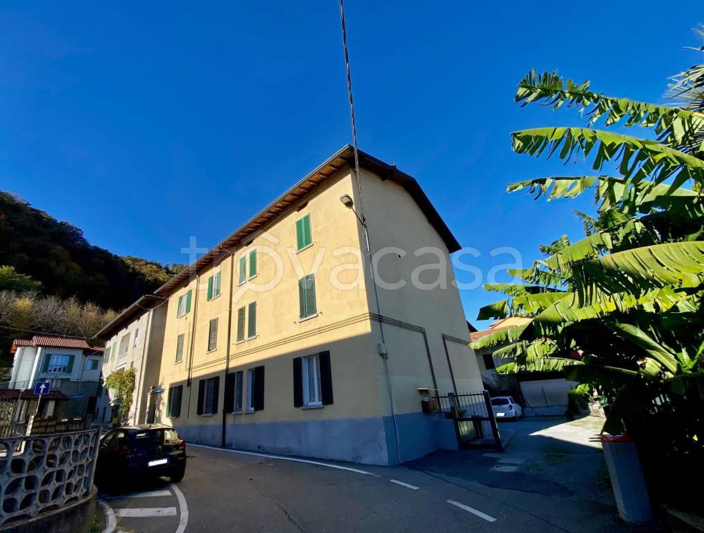 Appartamento in vendita ad Airuno via Europa