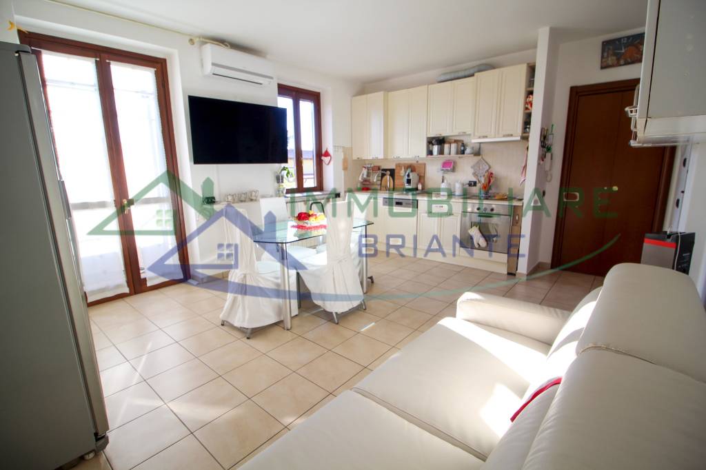 Appartamento in vendita ad Arsago Seprio via Carlo Cattaneo