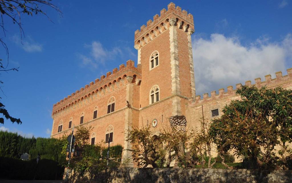 Appartamento in vendita a Castagneto Carducci piazza Bionda Maria
