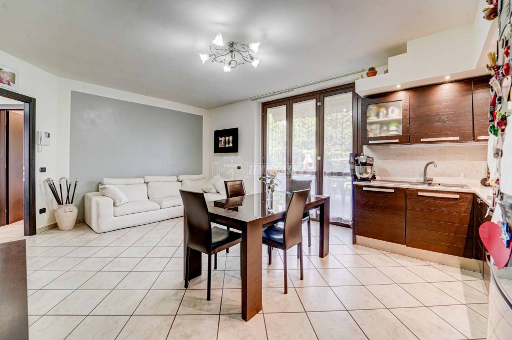 Appartamento in vendita ad Albizzate via Adige