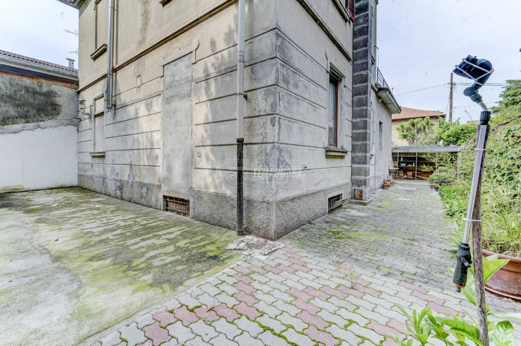 Villa in vendita ad Albizzate via Guglielmo Marconi