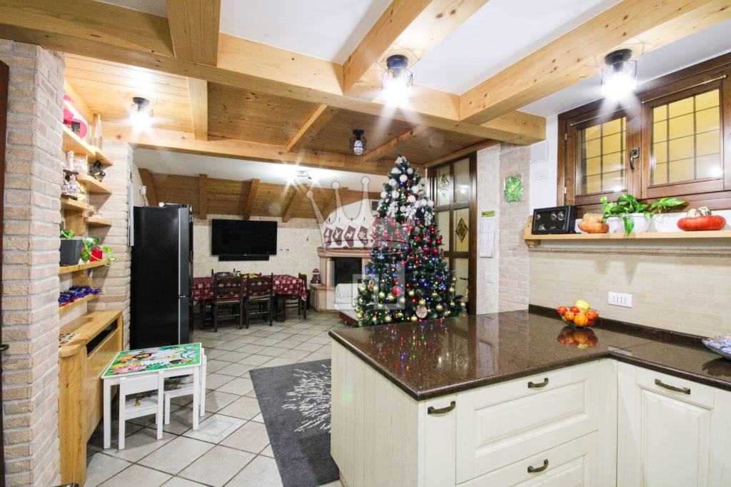 Villa Bifamiliare in vendita a Campodarsego via De Toni, 19