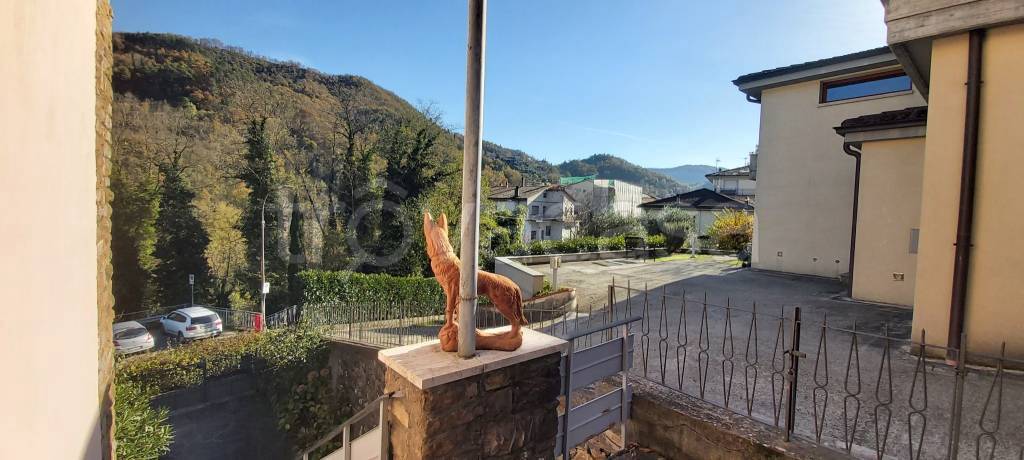 Villa in vendita a Vernio sr325