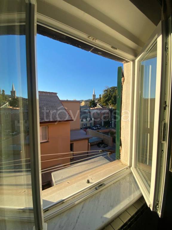 Appartamento in vendita a Genova via Sestri