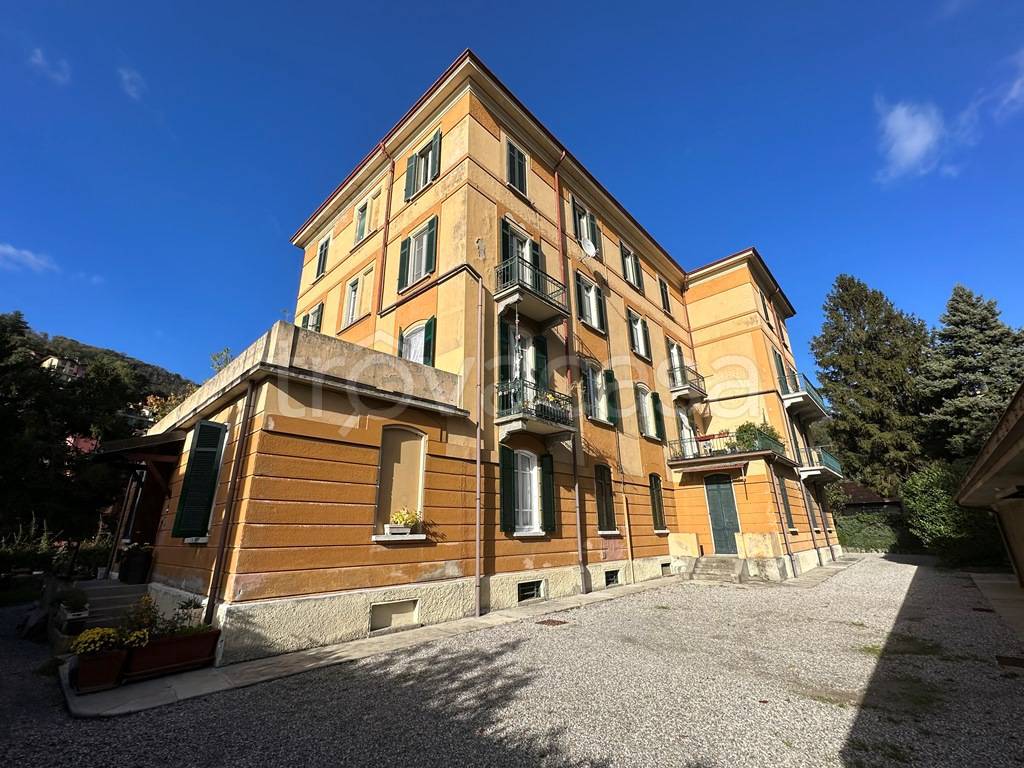 Appartamento in vendita ad Asso via Luigi Oltolina, 13