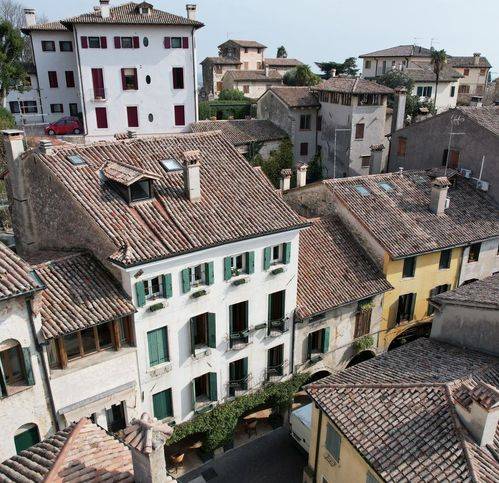 Appartamento in vendita ad Asolo via Browning