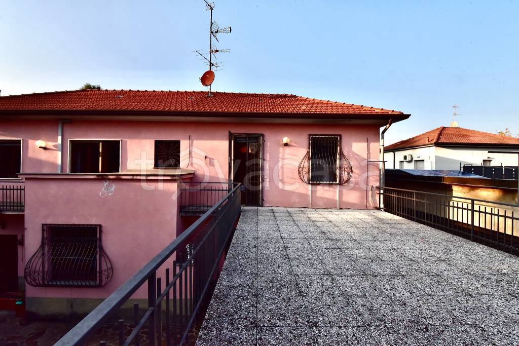 Villa in vendita a Barlassina via Giuseppe Parini, 22