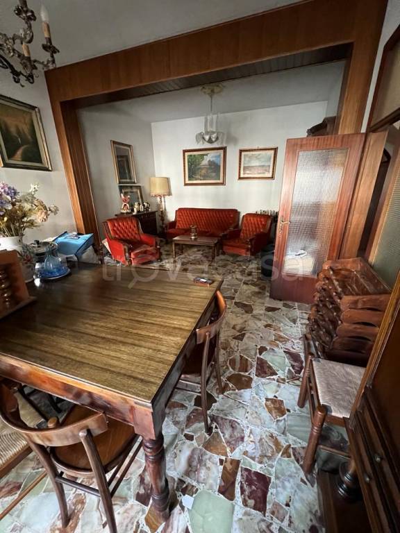 Casa Indipendente in vendita a Prato via Iva Pacetti