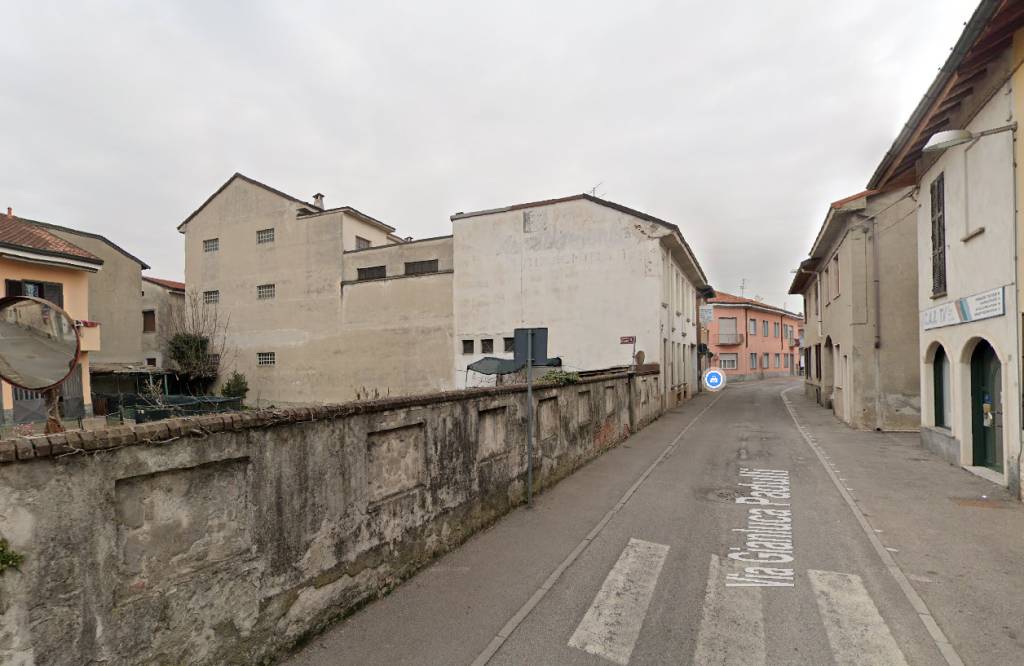 Intero Stabile all'asta a Cabiate via Gianluca Padulli, 13